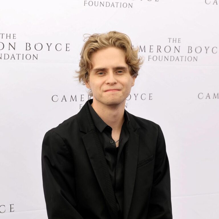 Devin Kennedy - موزیلون