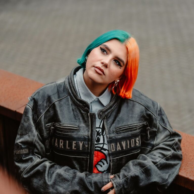 Issey Cross - موزیلون